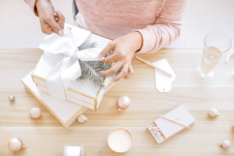 How to Write a Gift Guide That Converts (Plus 25+ Gift Guide Ideas)