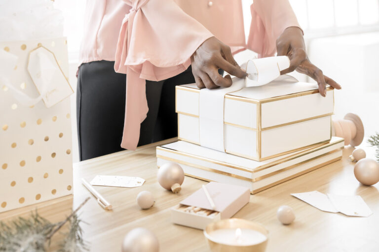 How to Write a Gift Guide That Converts (Plus 25+ Gift Guide Ideas)