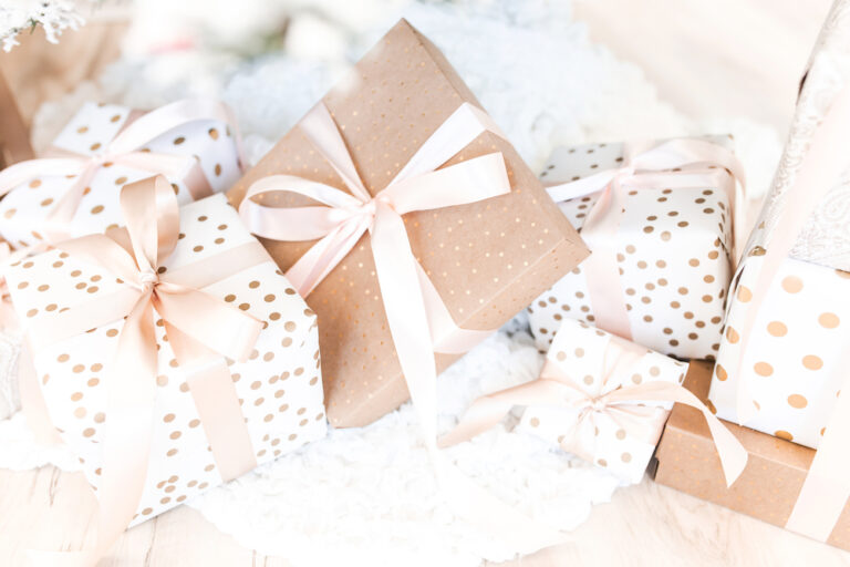 How to Write a Gift Guide That Converts (Plus 25+ Gift Guide Ideas)