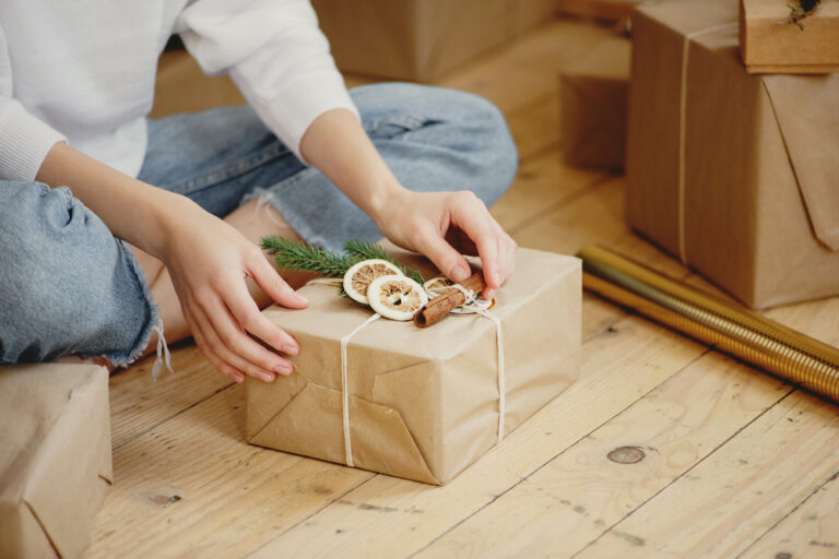 How to Write a Gift Guide That Converts (Plus 25+ Gift Guide Ideas ...